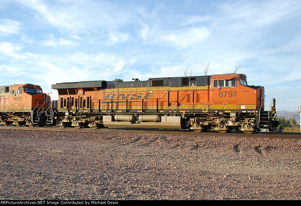 BNSF ES-44C4 #6797 leads an eastbound.